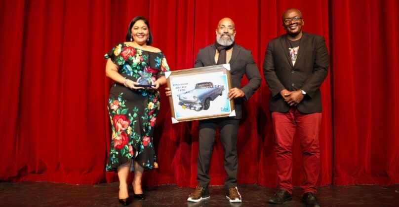 Minister di Cultura ta entrega reconocemento na Janiro Eisden pa su 30 ...