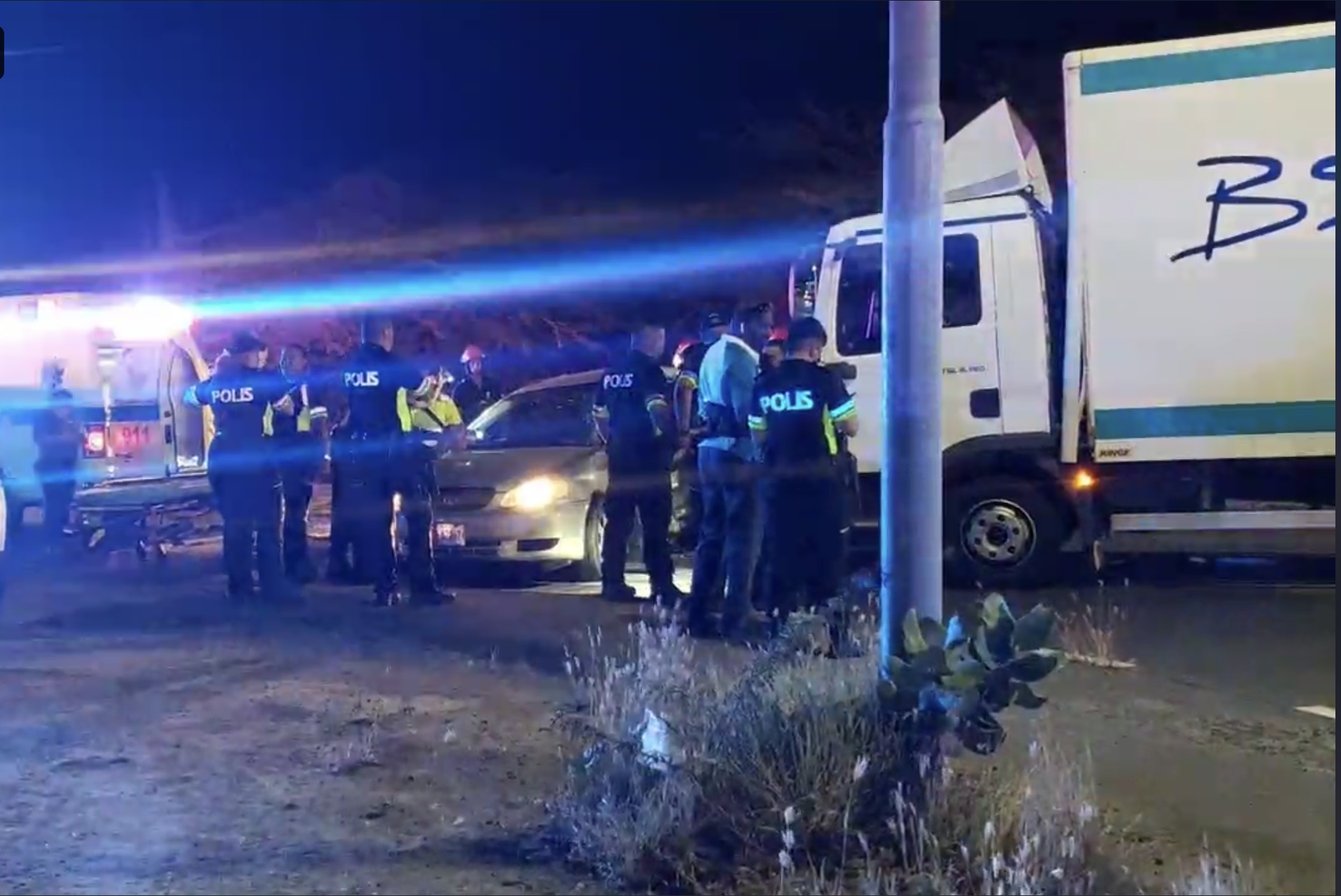 [VIDEO]Accidente grave riba caminda di RCA na Solito; Truck di Bsl a ...