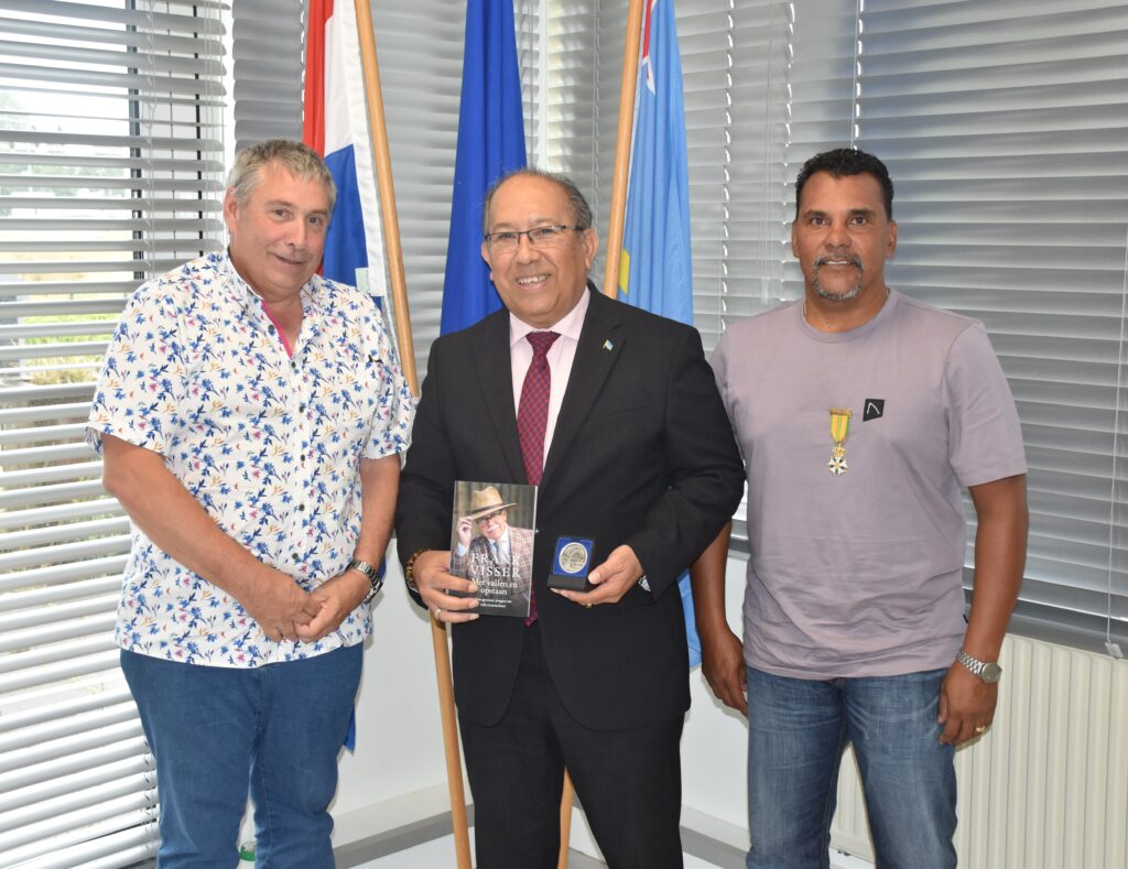 Duanero Davelaar a bishita Minister Thijsen - Solo Di Pueblo Noticia Aruba