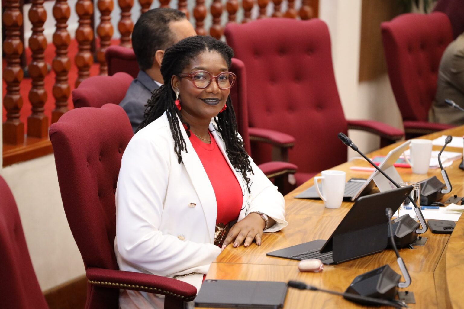 Miembro di AVP den Parlamento, Otami Thomasia: San Nicolas na un punto ...